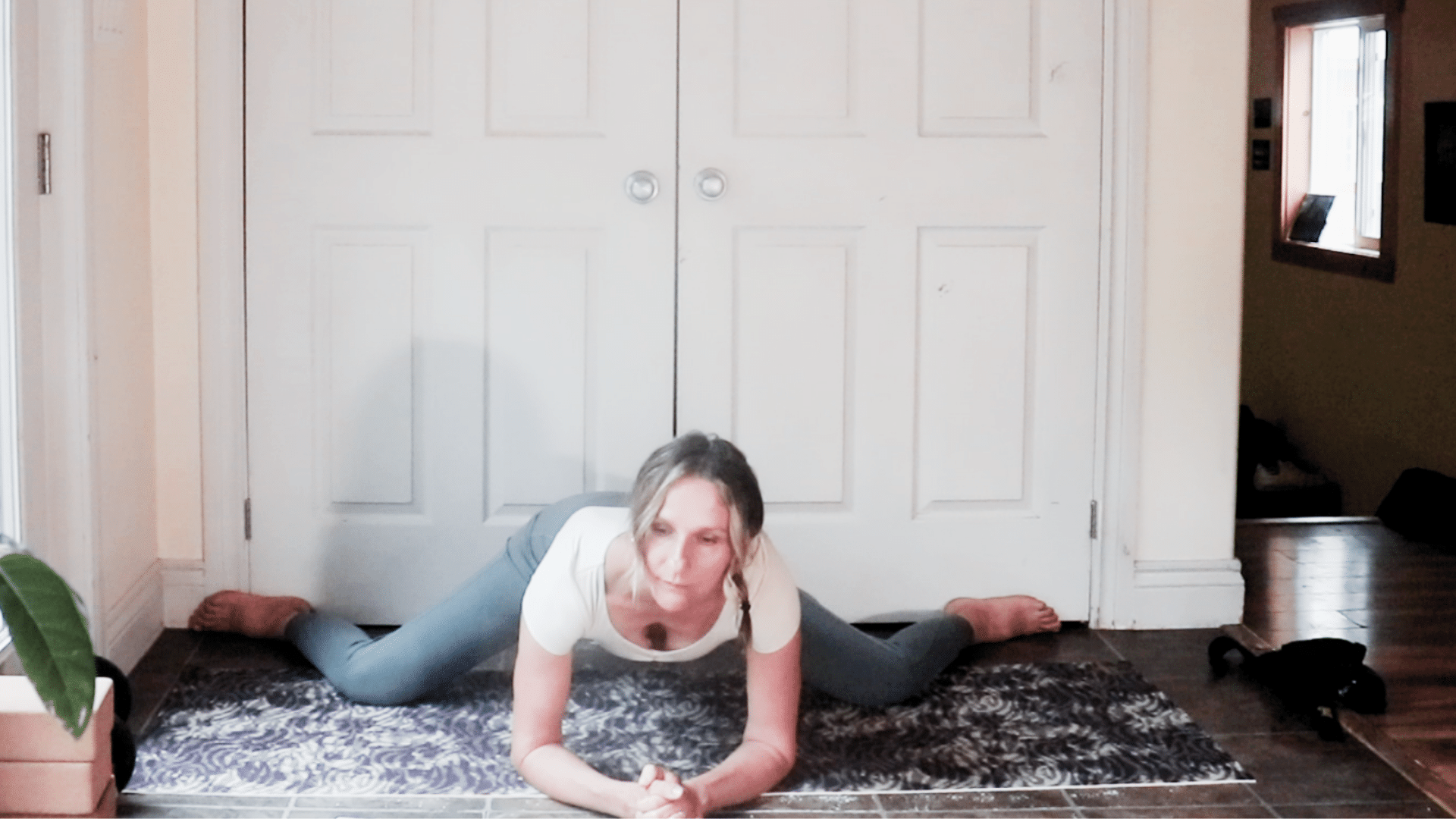 6 Most Effective Side Splits Stretches (Plus Follow Along Routine ...