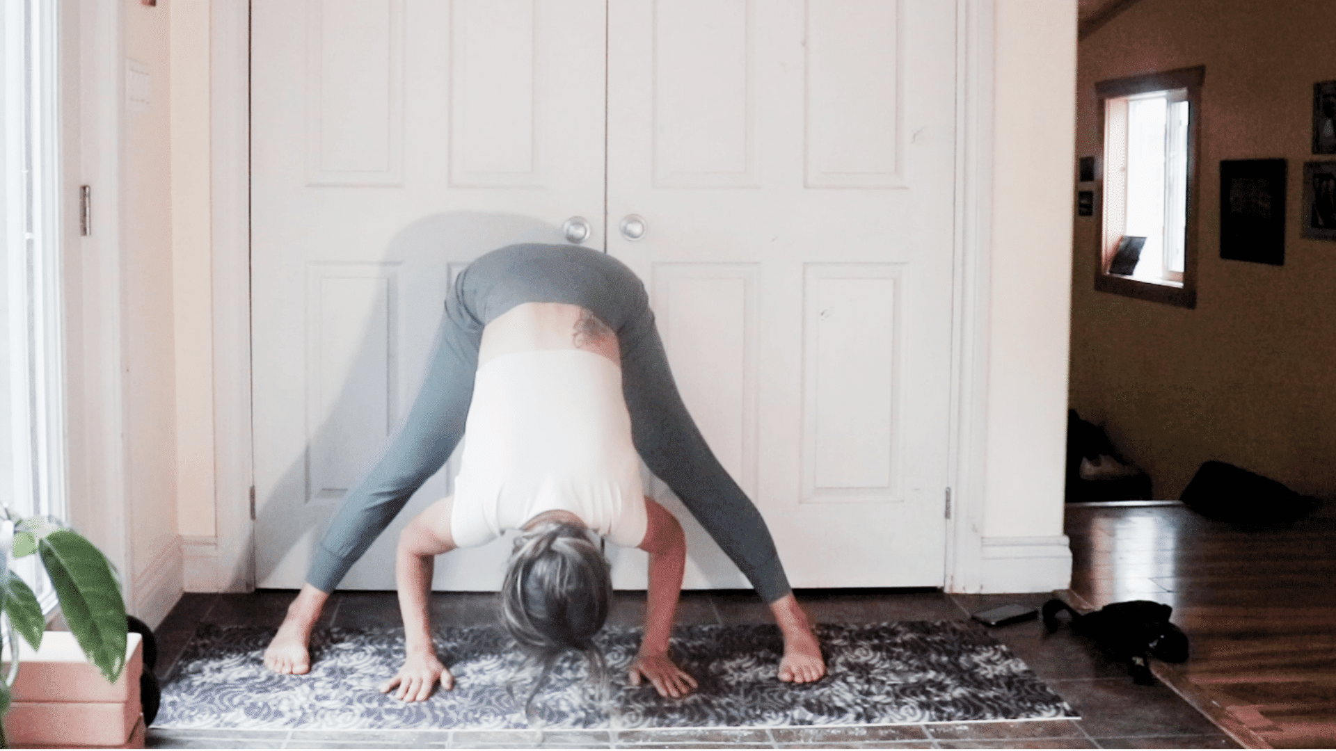 6 Most Effective Side Splits Stretches (Plus Follow Along Routine ...